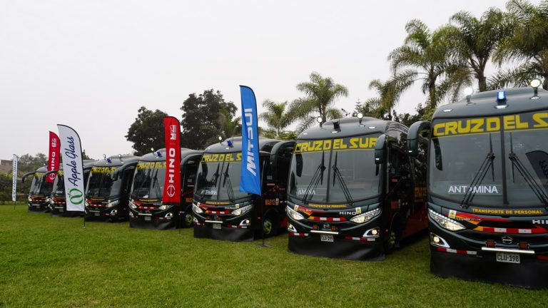 HINO Perú, Mitsui Automotriz y Apple Bus hicieron la entrega de buses a ...