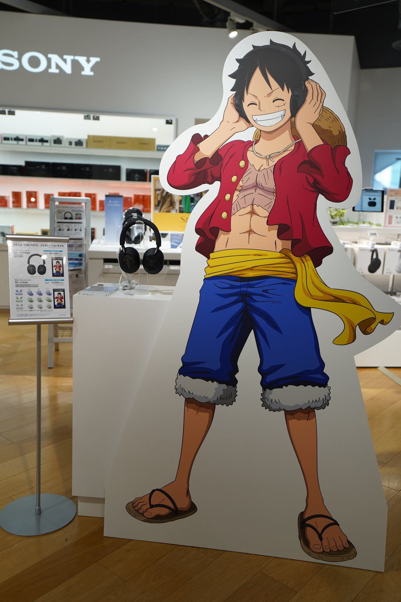 Estupenda colaboración de One Piece x Sony Japón para su línea de ...