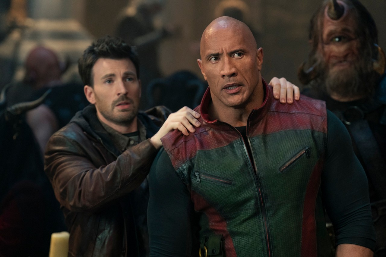 Chris Evans y Dwayne Johnson se unen en una misión para salvar la Navidad en la película Código ...